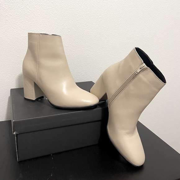 Rizzoli | Shoes | Rizzoli Made In Romania Squaretoe Boots Leather ...